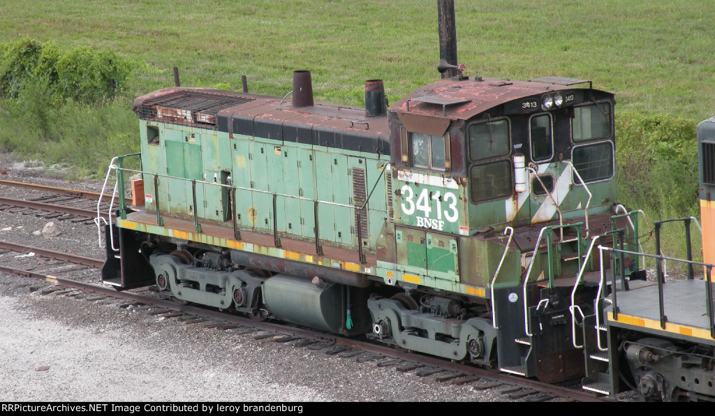 BNSF 3413 parked in the deadline at argentine yard